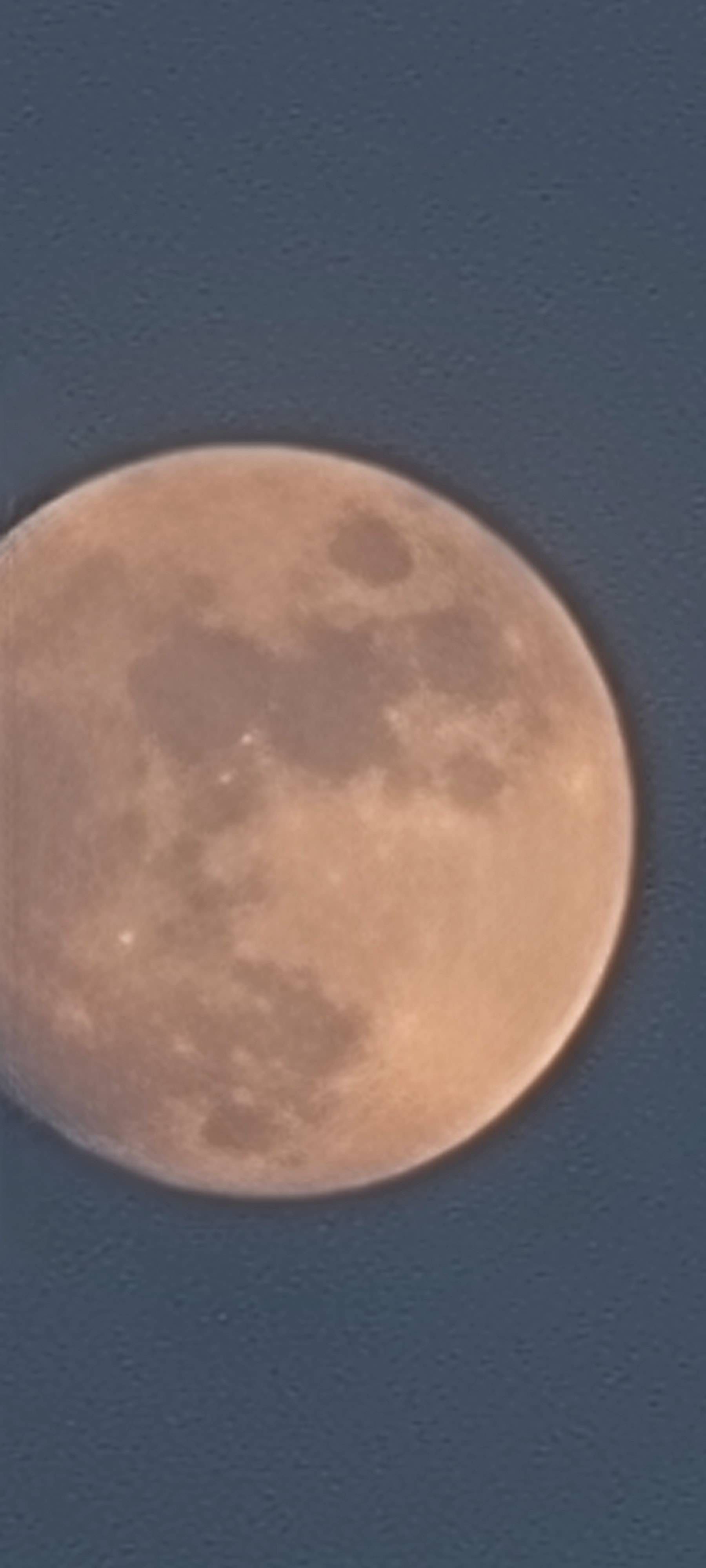 Moon Captured - Samsung Members