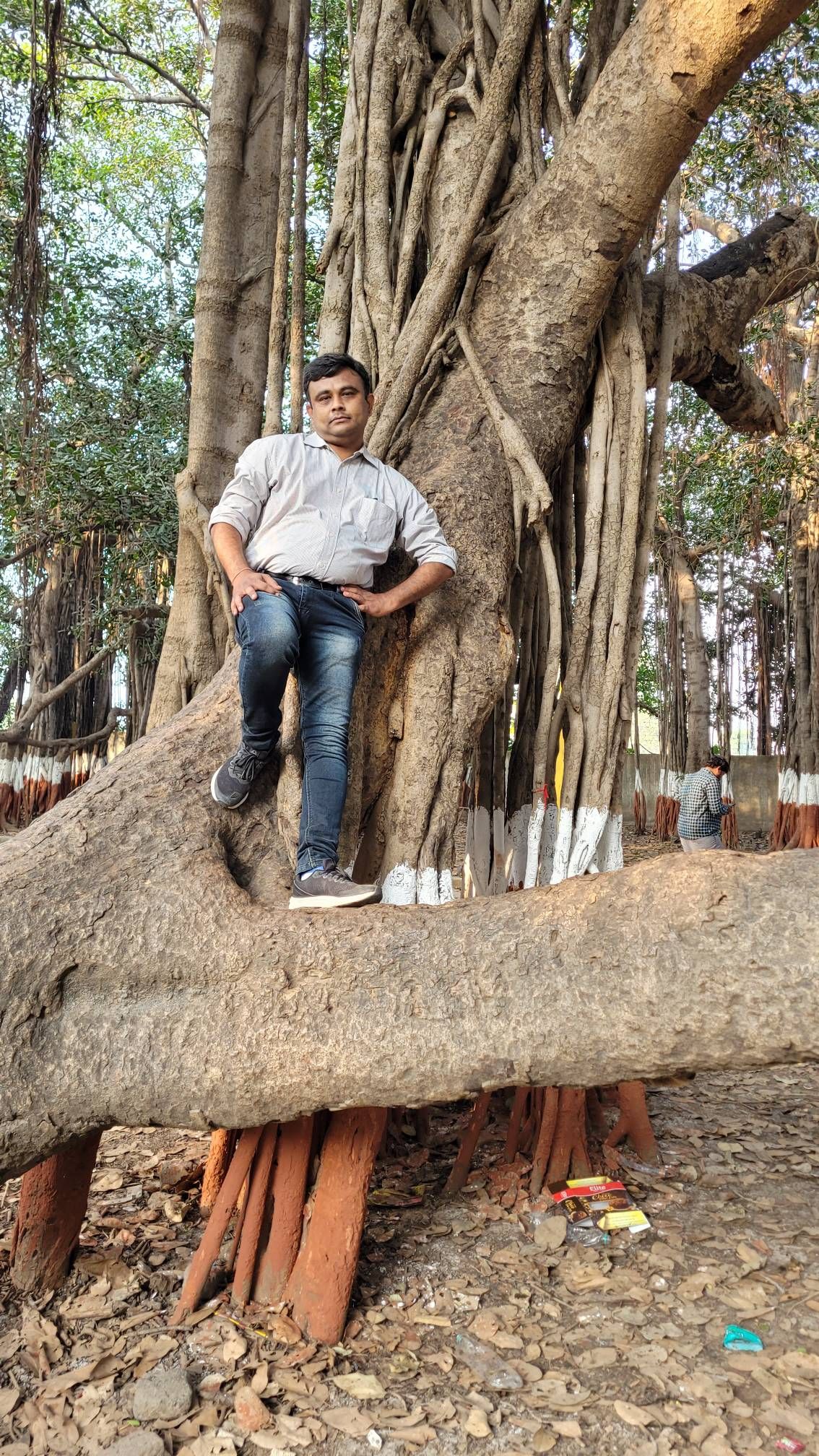 Some good pictures of kabir vad(bigest banyan tree... - Samsung Members