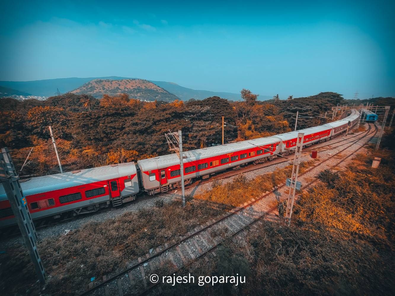 Train wide shot - Samsung Members