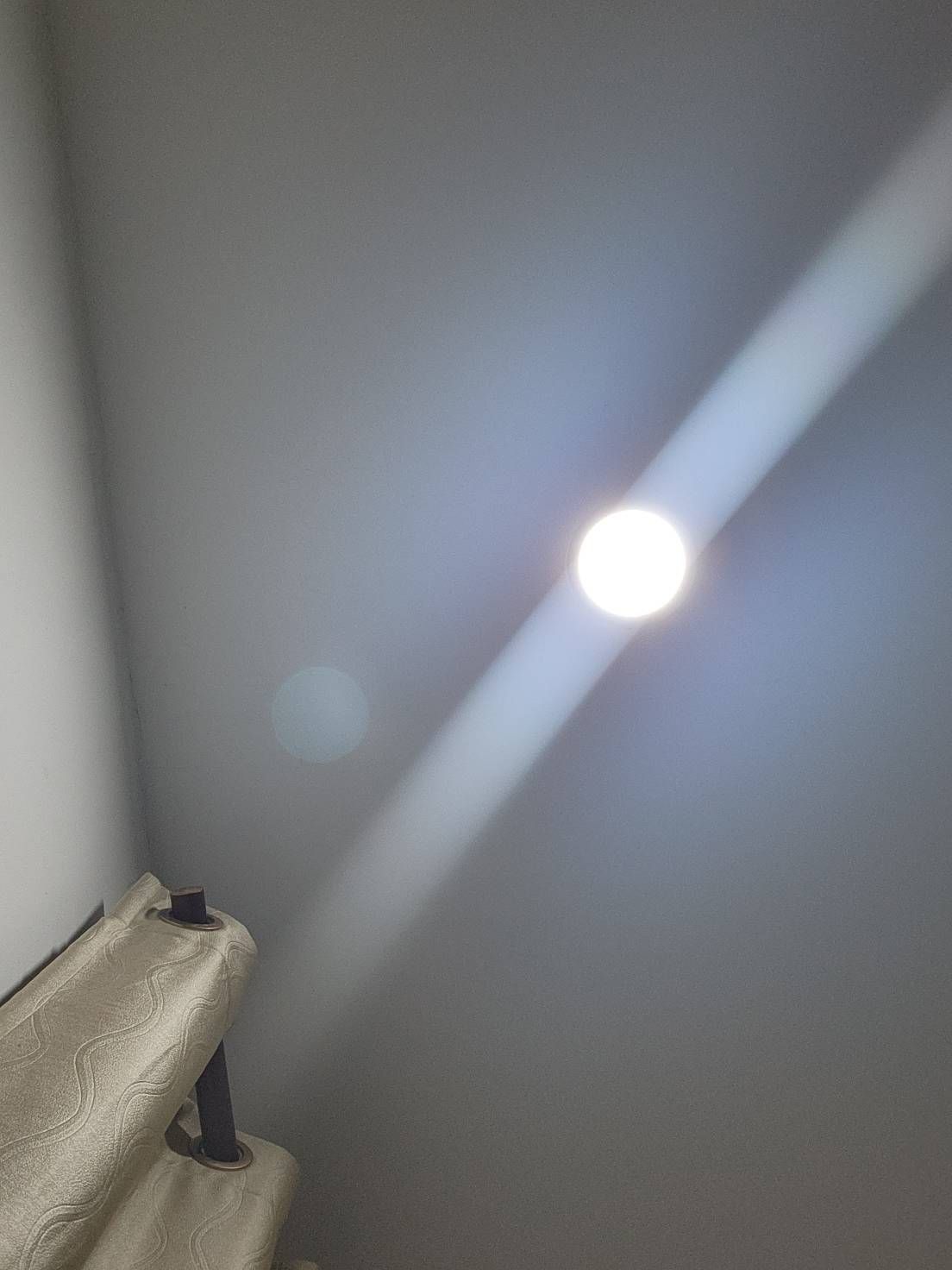 Galaxy S22+ massive light flare in photos(Both rea... - Samsung Members