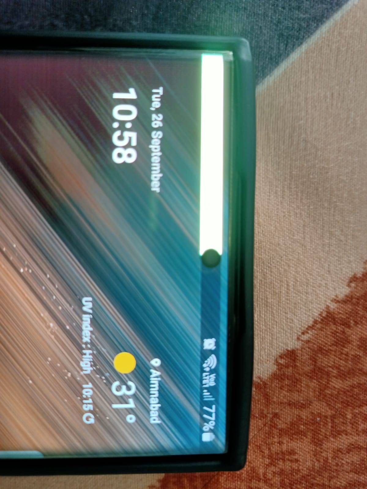 Samsung z fold 2 . Pink line one front screen - Samsung Members