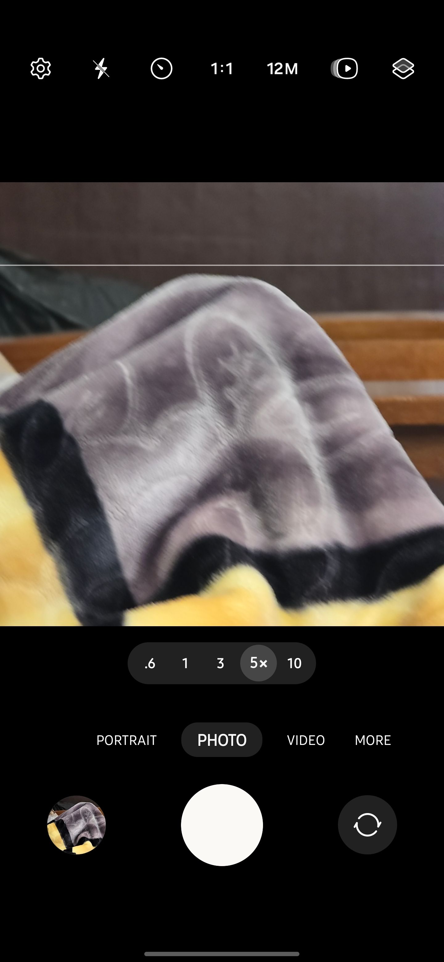 Camera preview showing horizontal and vertical lin... - Samsung Members