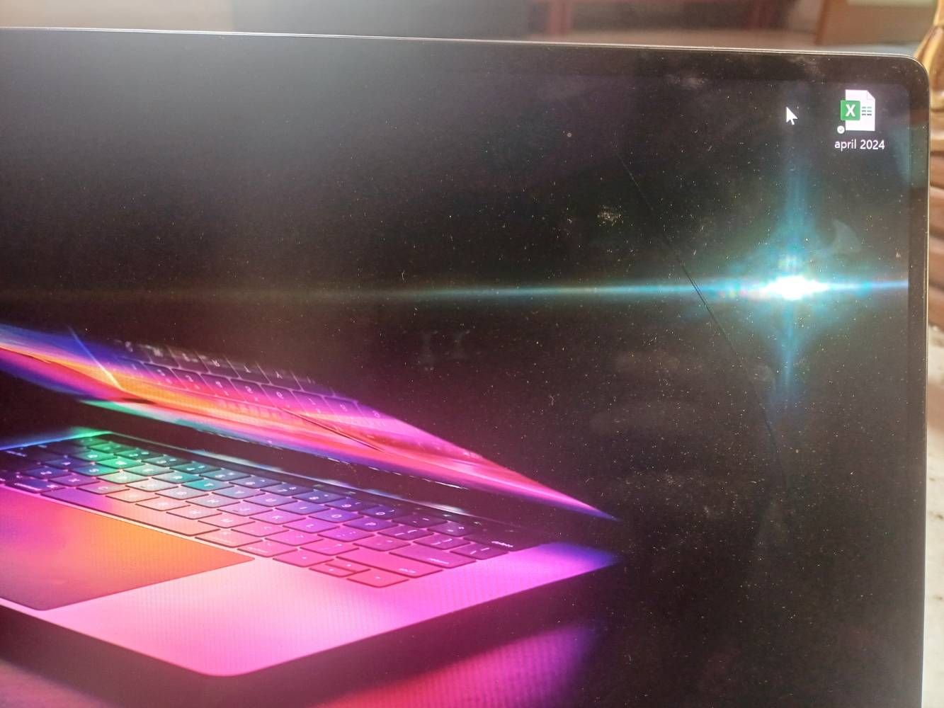 Galaxy Book 4 Pro Screen cracked - Samsung Members