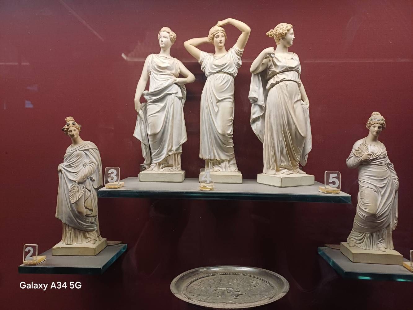 Greek female figure sculptures - Samsung Members
