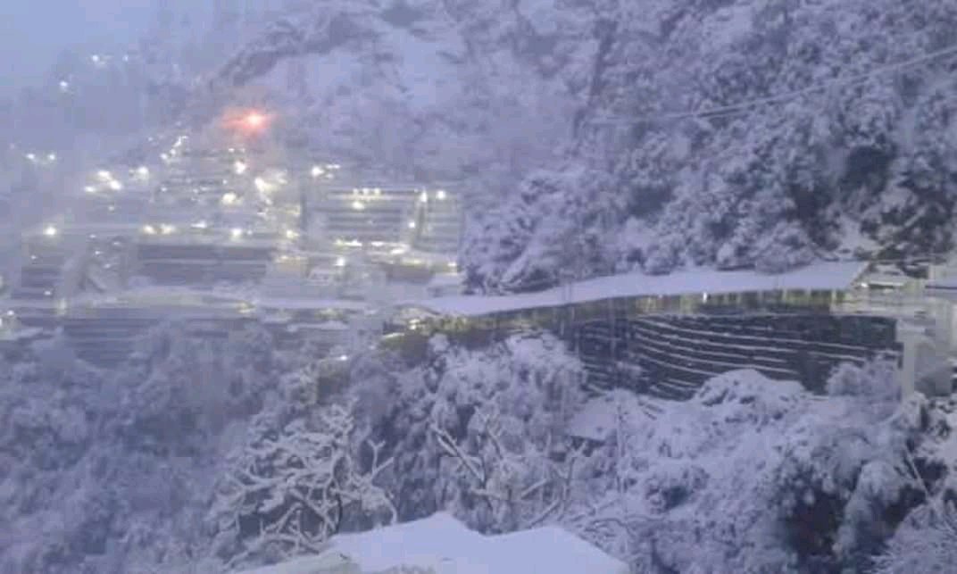 beautyfull view snowfall mata vaishno devi katra - Samsung Members