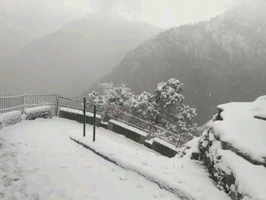 beautyfull view snowfall mata vaishno devi katra - Samsung Members